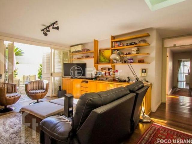 Casa, 7 dormitórios, 609.84 m², em Três Figueiras