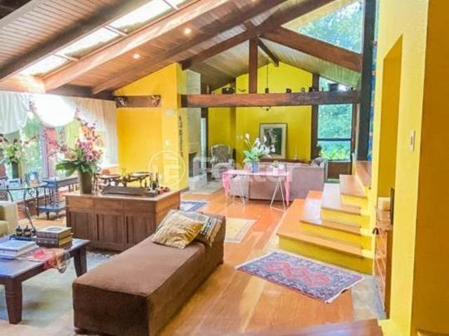 Casa, 7 dormitórios, 600 m², em Espírito Santo