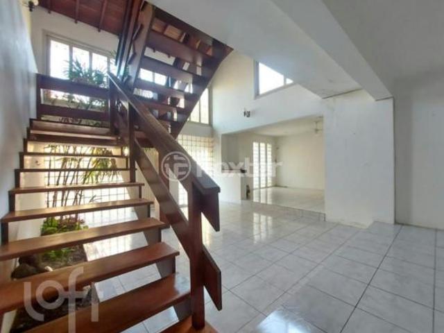 Casa, 7 dormitórios, 650 m², em Teresópolis