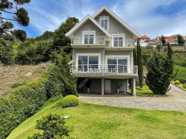 Casa à venda em Campos do Jordão com 7 suítes e vista panorâmica
