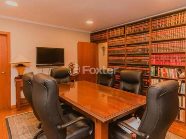 Casa, 8 dormitórios, 300 m², em Menino Deus