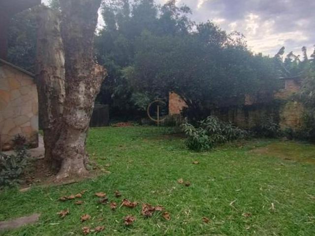 CASA 900 M2 DE TERRENOS