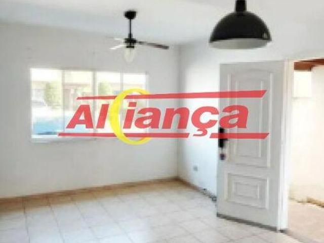 Casa 90 m² em condomínio no Aracília | Churrasqueira privativa e 2 vagas