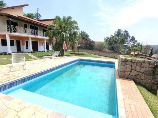 Casa/Chácara com 2000m² de terreno e com 06 dormitórios sendo 03 suítes