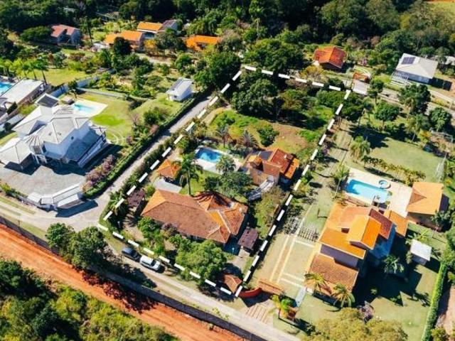 Casa/Chácara em Condomínio 2 casas que juntas somam 5 quartos/dormitórios, 5 banheiros e 2 lavabos