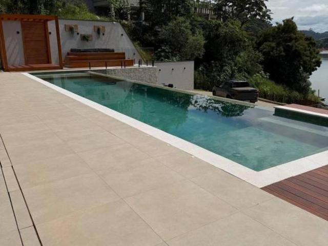 CASA/CHÁCARA NOVA ALTISSIMO PADRÃO 580m²/ 04 DORM PÉ NA ÁGUA CONDOMÍNIO AGUAS DE IGARATÁ/REPRE