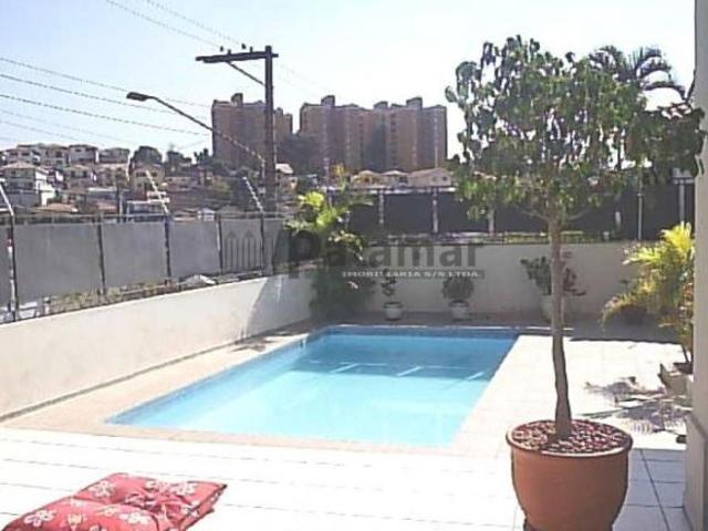 Casal à Venda com 3 quartos e 4 Vagas no Morumbi
