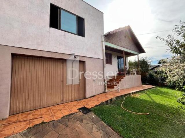Casas 4 dormitórios Montanha