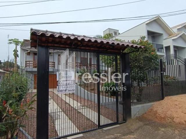 Casas 4 dormitórios Universitário