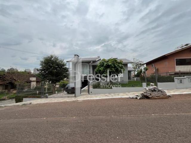 Casas 2 dormitórios Moinhos