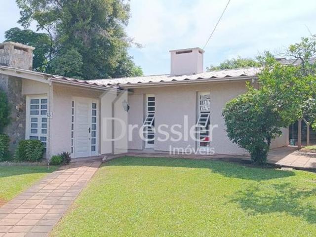 Casas 3 dormitórios Moinhos