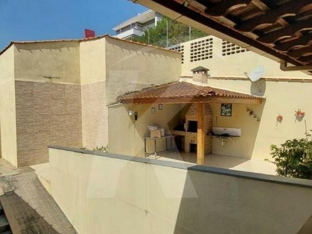Casas à venda na Parada Inglesa, terreno com 2 casas boas