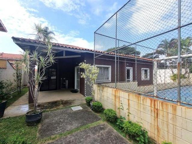 Casas à venda em condomínio fechado na Granja Viana!