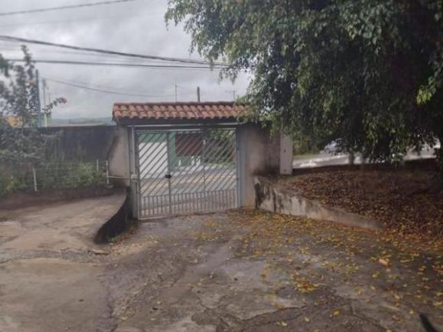 Casas a venda em Jundiaí, no terreno de 546 m² possui 3 casas com total de área construída de 262 m²