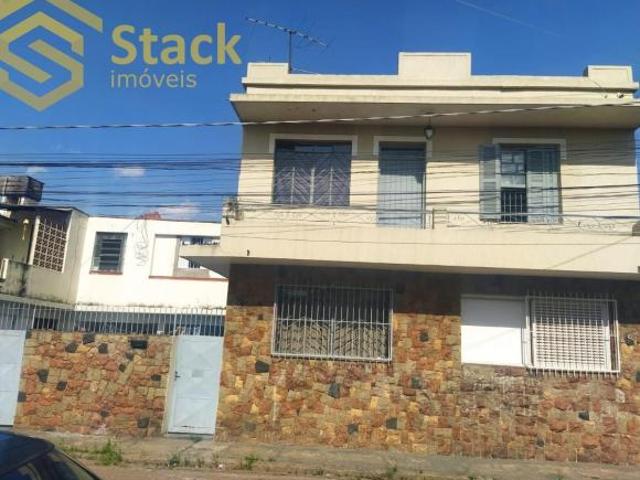 CASAS A VENDA LOCALIZADAS NO BAIRRO VILA JOANA, EM JUNDIAI SP São 4 casas bem distintas, com entrada