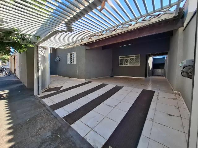 Casas com 3 Quartos e 3 banheiros à Venda em Parque das Aroeiras II