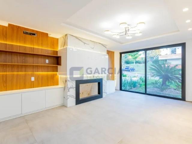 Casa de Alto Padrão à venda no Condomínio Buena Vista Viamão | 3 suítes | Semi mobiliada