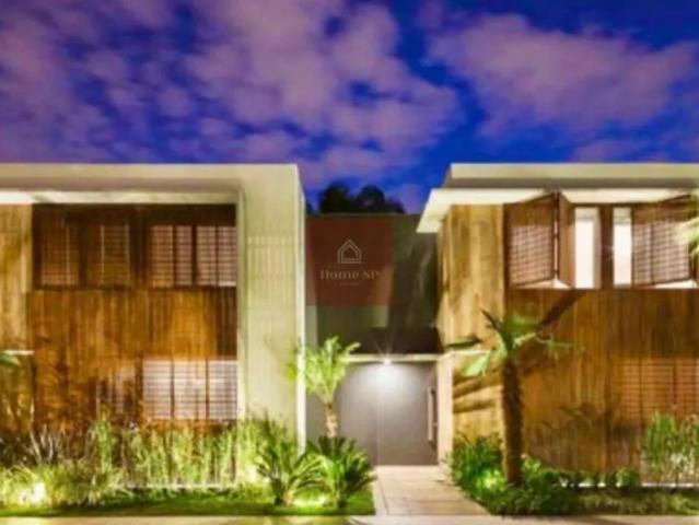 Casas de alto padrão em condomínio fechado