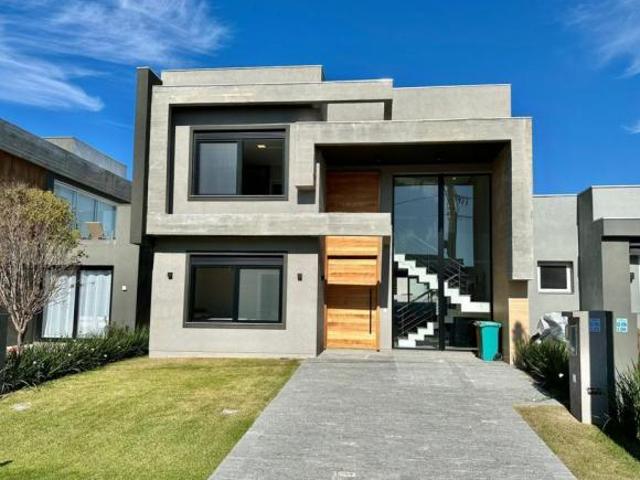 Casa em Condomínio 4 Dormitórios Bairro Blue