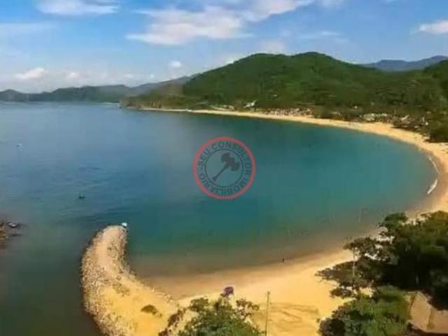 CASAS EM CONDOMINIO EM CONSTRUCÃO COM 3 SUITES À700 METROS DA PRAIA. COM OPRTUNIDADE UNICA DE PARCEL