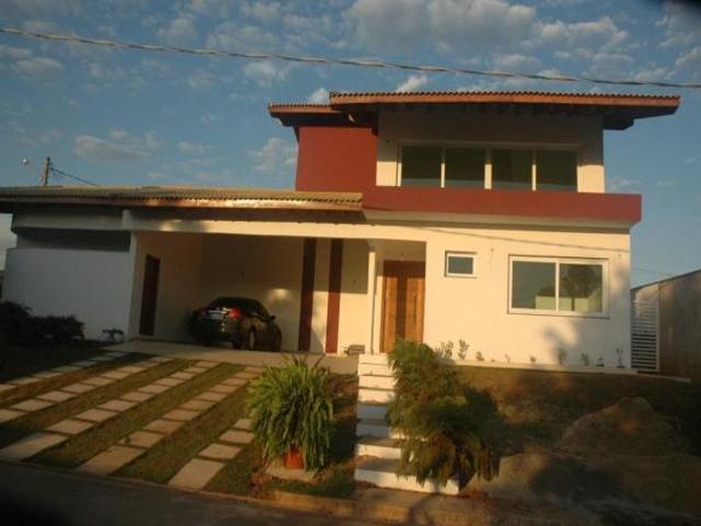 CASAS EM CONDOMÍNIOS