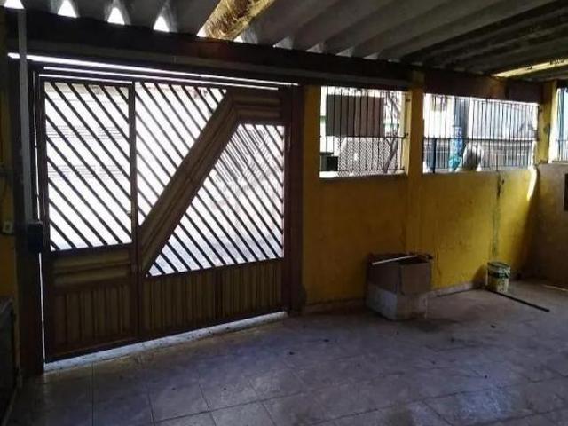 Casas em Ótima localização no Jardim Zaira excelente para Renda. Possui 04 Casas no Terreno. Perto d