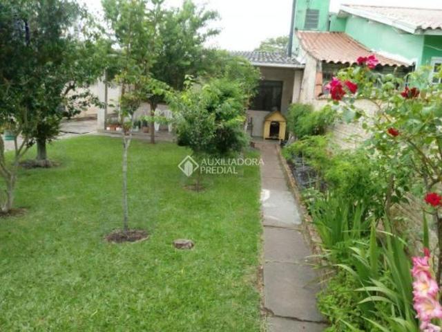 Casas no Bairro Belém Novo. Três casas de alvenaria, no terreno que conta com 502,00 m²