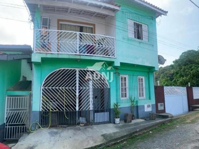 Casas no centro de São Lourenço da Serra para investimentos