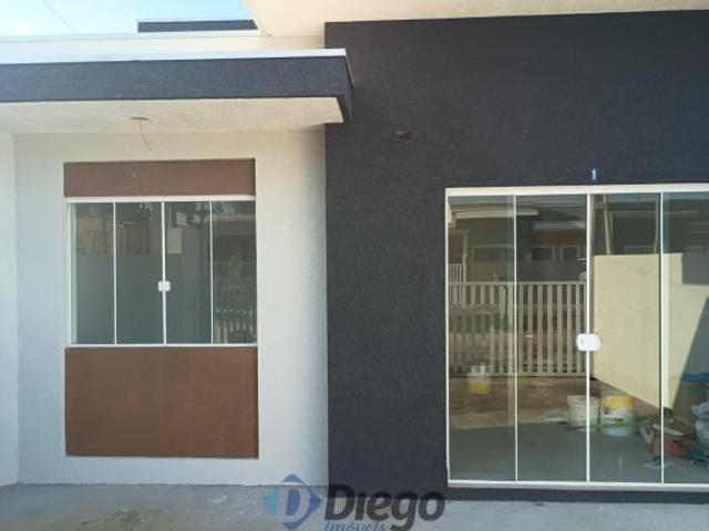 Casas novas a poucos metros do mar Balneário Monções