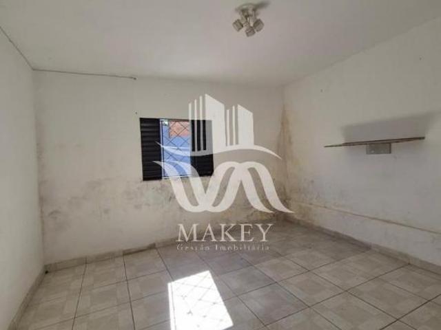Casas residenciais. Conjuto de casas com quintal amplo e individual, casa principal de 3 dormitórios