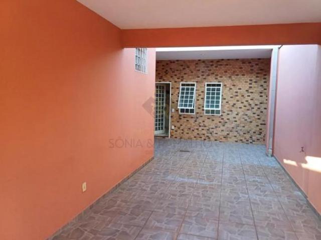Casas Residenciais Padrão em Serrana