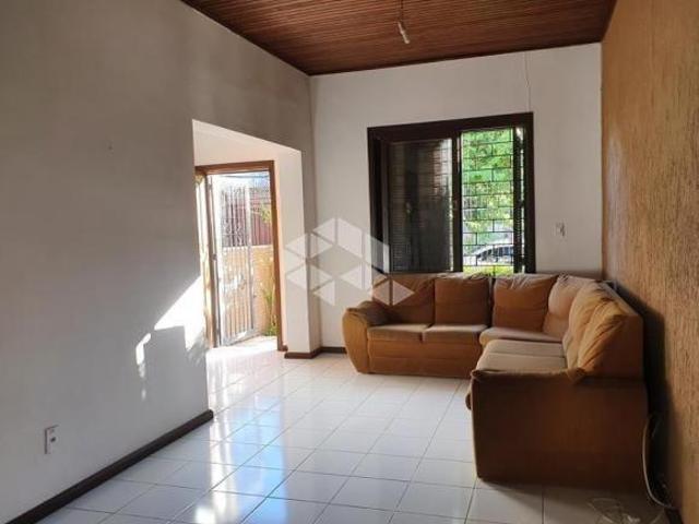 Casas sobrados à venda com 2 casas independentes em um terreno no bairro Glória