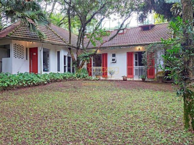 Casa/sobrado 1.200 m² de terreno e 526 m² de área útil, piscina, jardim no Alto da Boa Vista