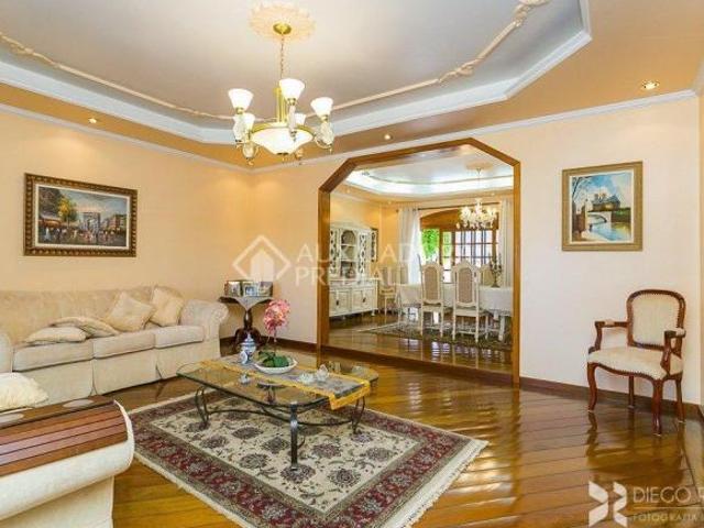 Casa/Sobrado 3 dormitórios 542,82 m², no Jardim Itu Sabará em Porto Alegre por R$ 1.900.000,00