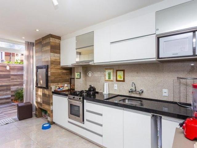 CASA/SOBRADO TRIPLEX DE CONDOMÍNIO, 3 QUARTOS, PÁTIO E 1 VAGA DE GARAGEM