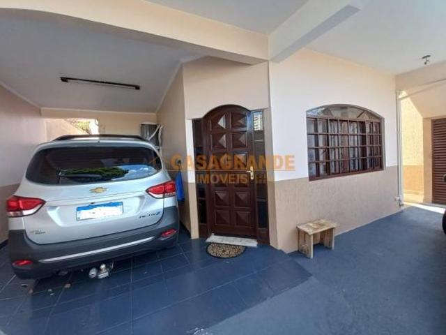 Casa/Sobrado a venda com 05 quartos no Jardim Satélite, SJC