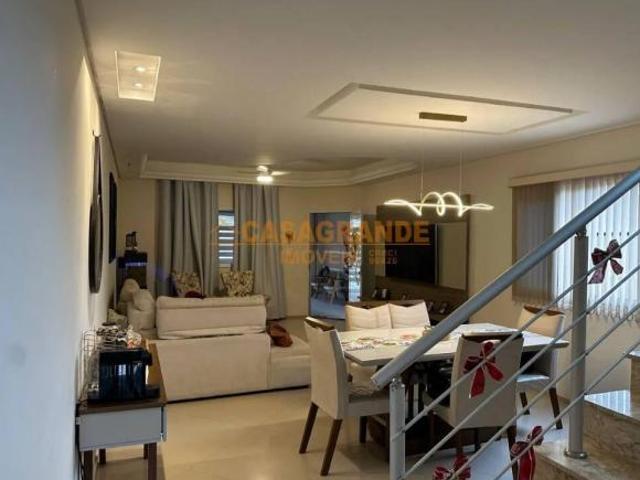 Casa/Sobrado à Venda 2 quartos, 1 suíte, 177m² + Piscina Chácara Araújo