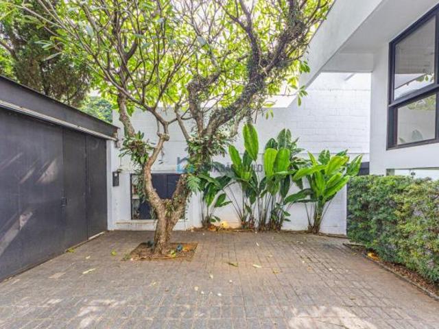 Casa/Sobrado à venda. 340 m² | 3 quartos suítes | 4 vagas