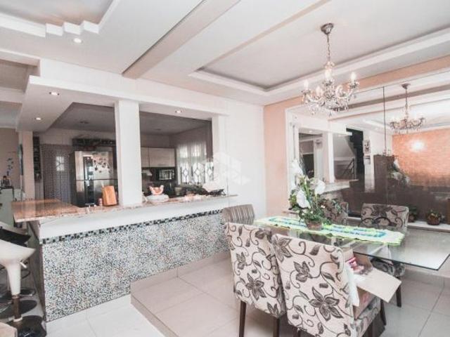 Casa/sobrado com 3 dormitórios, suíte master com hidromassagem, piscina e churrasqueira em Canoas, a