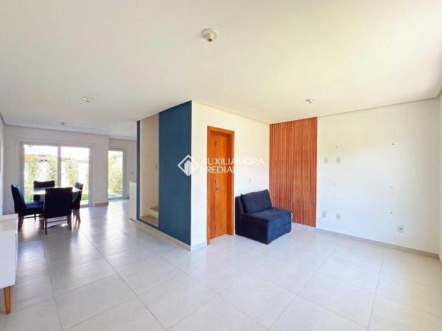 Casa/sobrado com 3 quartos, 1 suíte e 2 vagas no bairro Hipica Porto Alegre/RS
