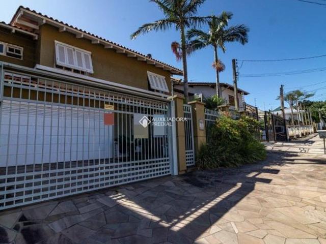 Casa/Sobrado com 3 suites, 2 salas amplas, 4 vagas 275m²