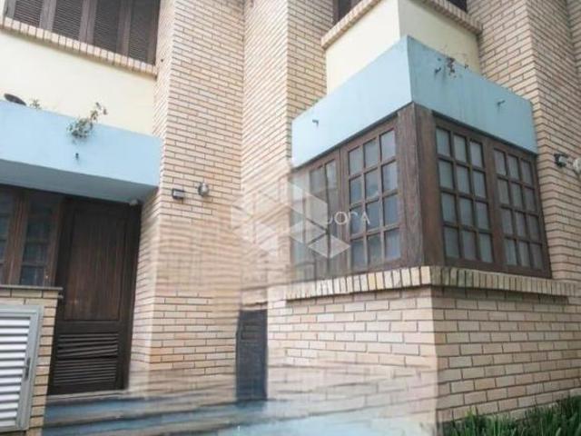 Casa/sobrado com 04 dormitorios e uma vaga na Bela Vista