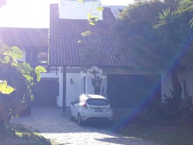 Casa/sobrado com 04 dormitorios na Cavalhada com terreno 13,20x106