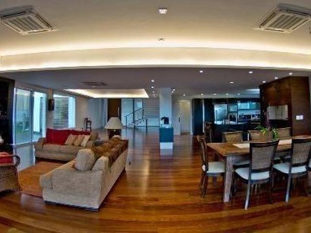 Casa/sobrado com 4 suítes, 4 vagas, decorada por arquiteto