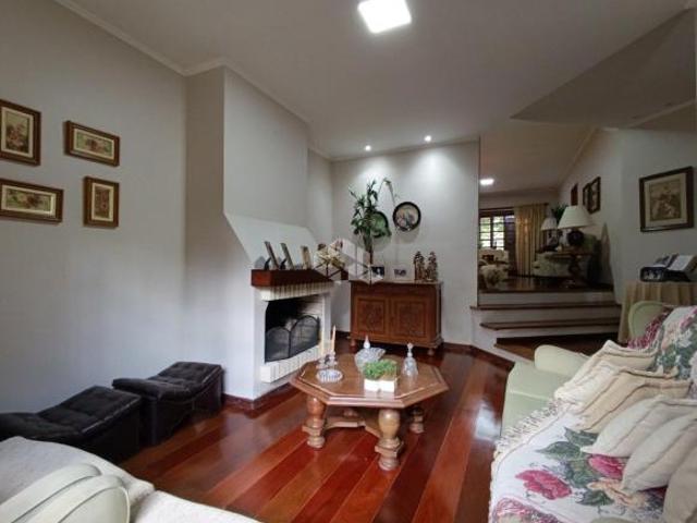 Casa/Sobrado com quatro dormitórios no bairro Jardim Planalto