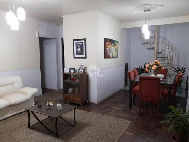 casa/sobrado de 4 dormitórios sendo 2 suítes, hidromassagem, closet, pátio com churrasqueira e pisci