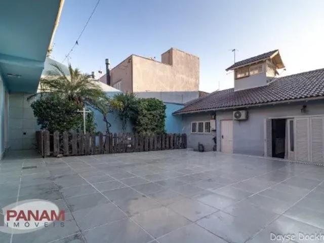 Casa/Sobrado em Jardim Itu com 217 m², 3 quarto s, 1 suíte s, 3 vaga s