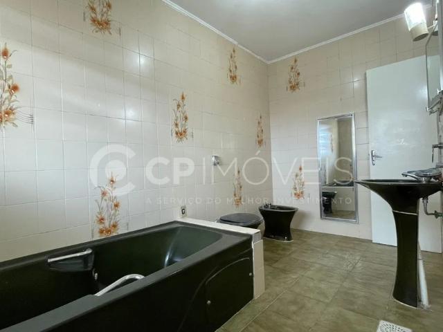 Casa/Sobrado em Porto Alegre, no bairro Passo da Areia, à venda