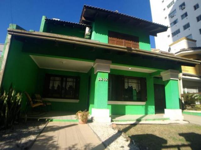 Casa/sobrado no Centro em Tramandaí poucos metros do mar!