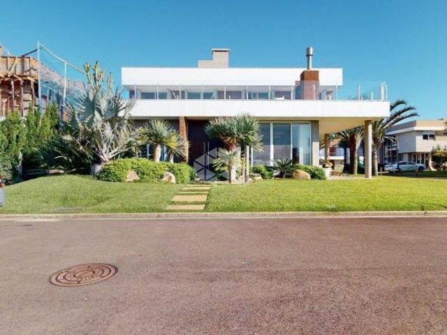 Casa/sobrado no condomínio Playa Vista em Xangri Lá com 4 suítes, 02 vagas